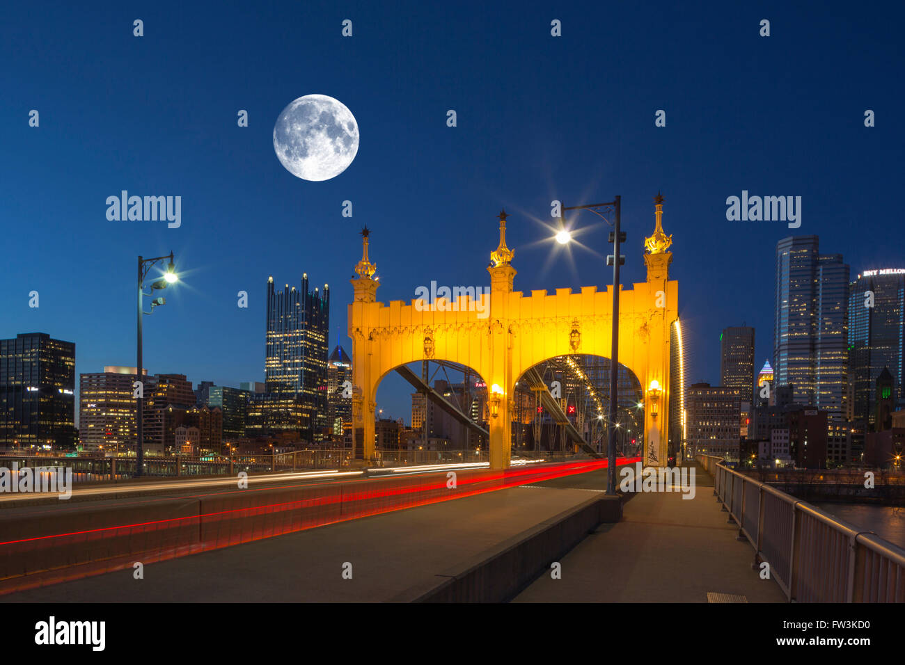 SMITHFIELD STREET BRIDGE DOWNTOWN PITTSBURGH PENNSYLVANIA USA Stock ...