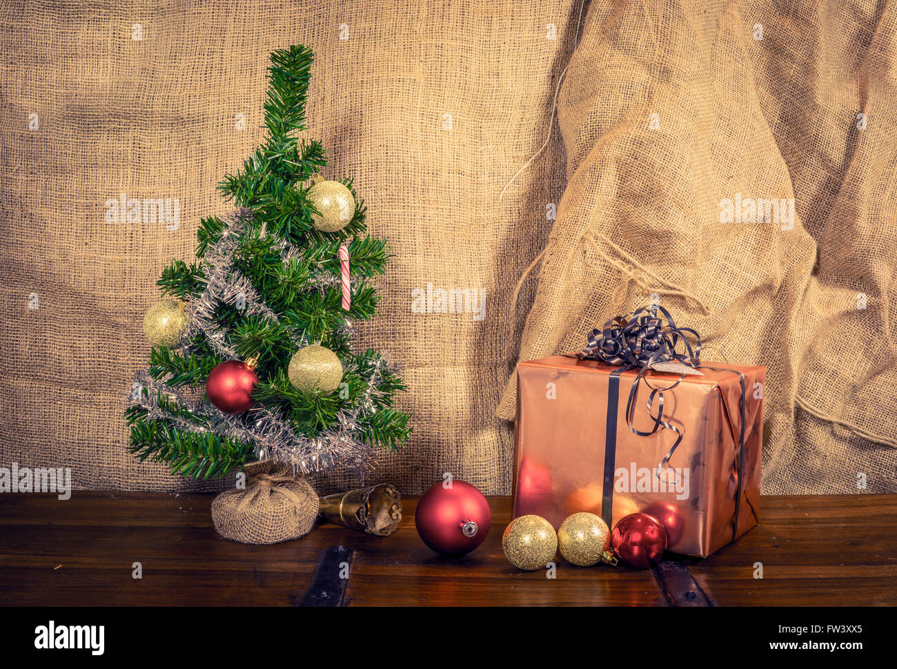 Shiny christmas presents hi-res stock photography and images - Alamy