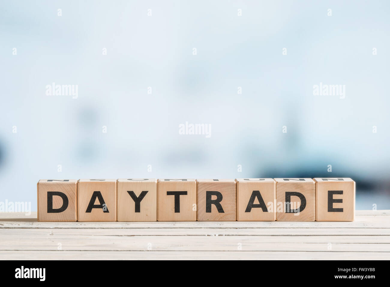 Daytrade sign in an office on a wooden desk Stock Photo - Alamy