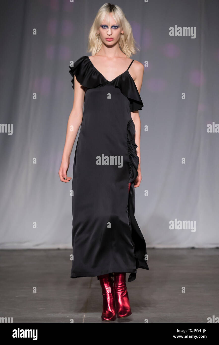 Lili sumner hi-res stock photography and images - Alamy