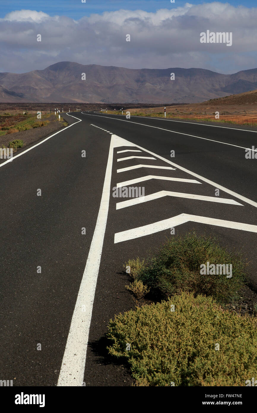 Road markings spain hi-res stock photography and images - Alamy