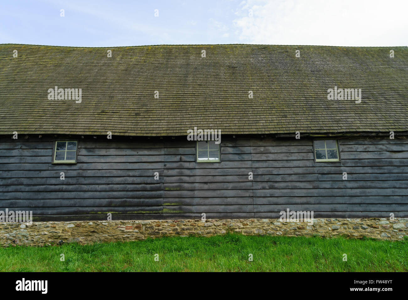 Wooden barn hi-res stock photography and images - Alamy