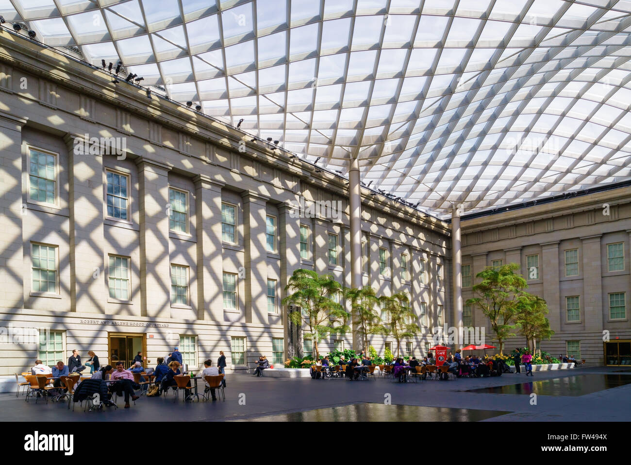 The glass covered courtyard by Norman Foster at the Smithsonian art ...