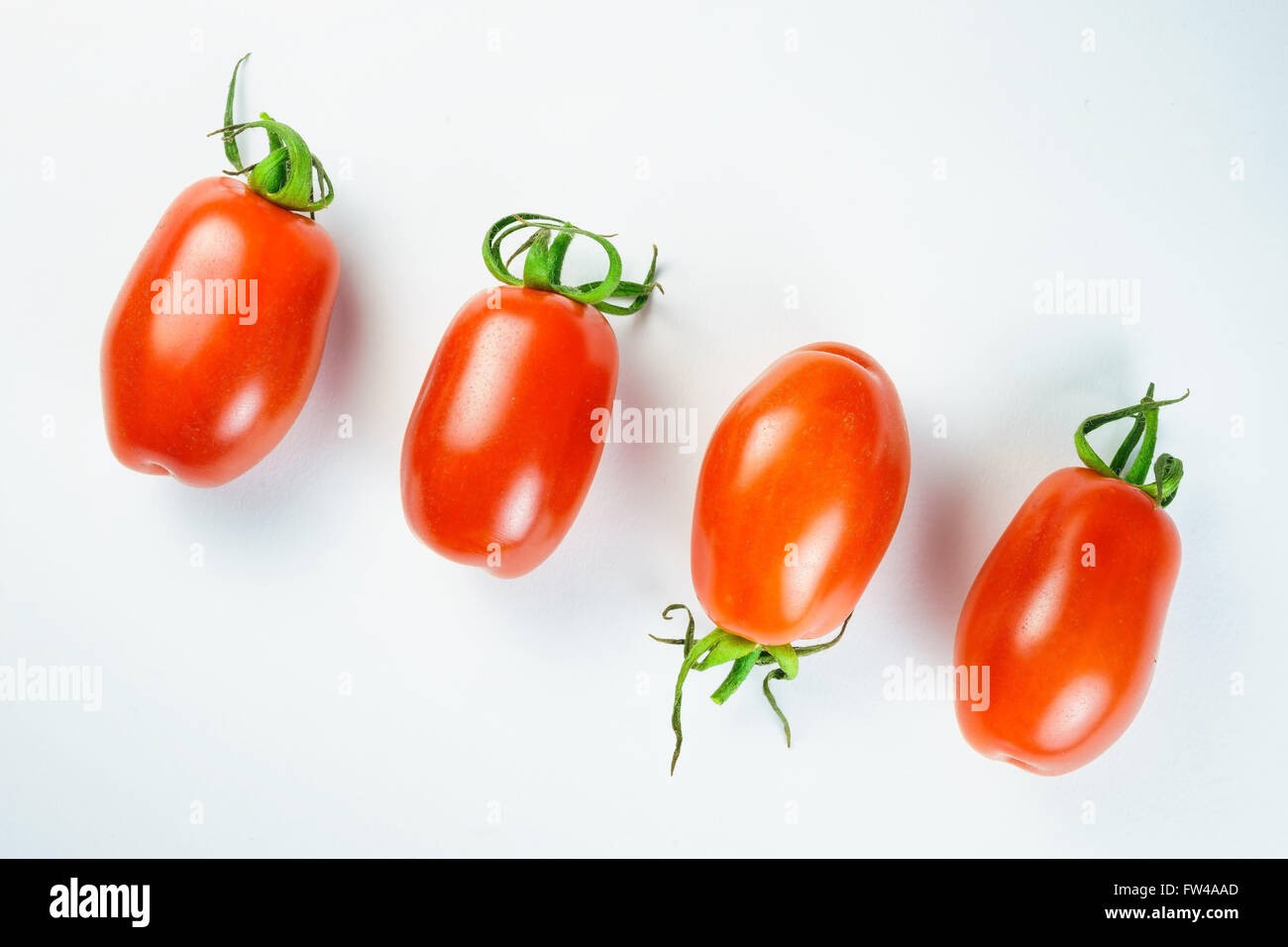 Plum tomatoes hi-res stock photography and images - Alamy
