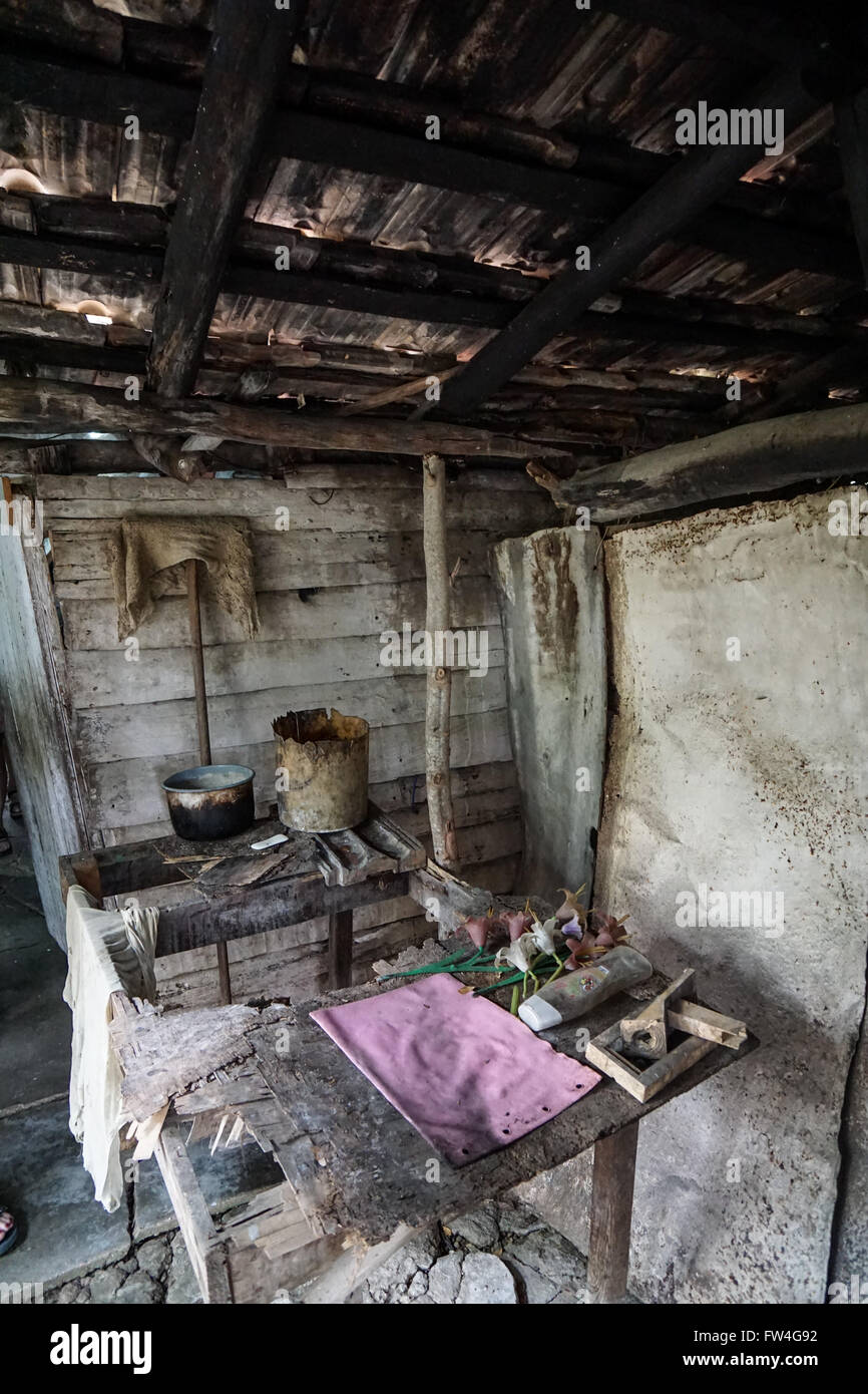 Rundown shed hi-res stock photography and images - Alamy