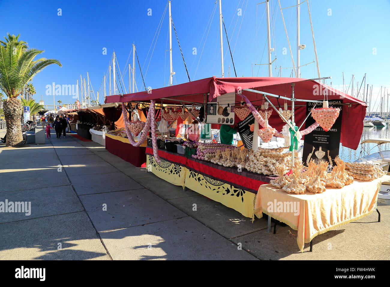 Market stall selling fresh garlic at barcelona olympic port hi-res ...