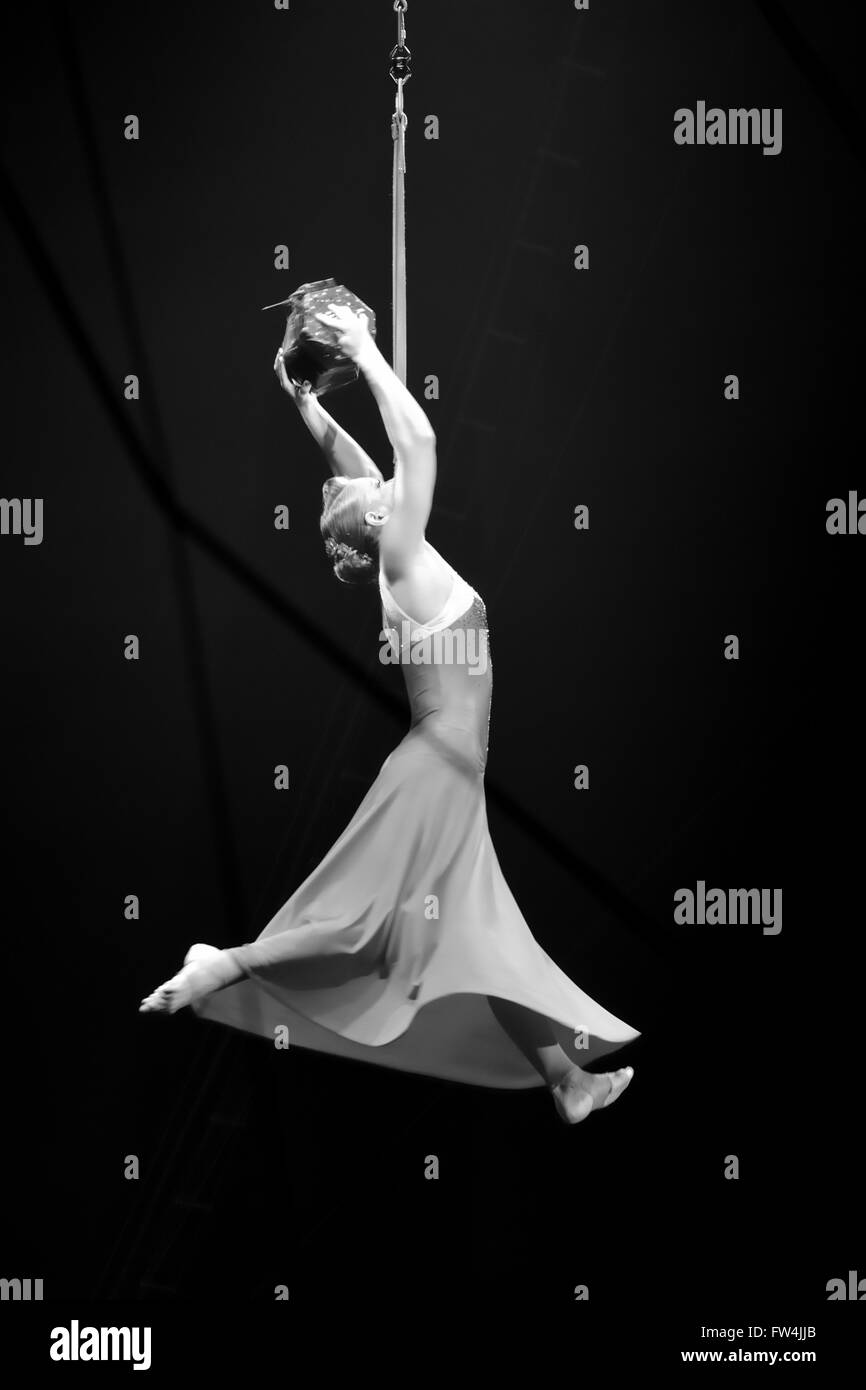 Circus performer female hi-res stock photography and images - Alamy