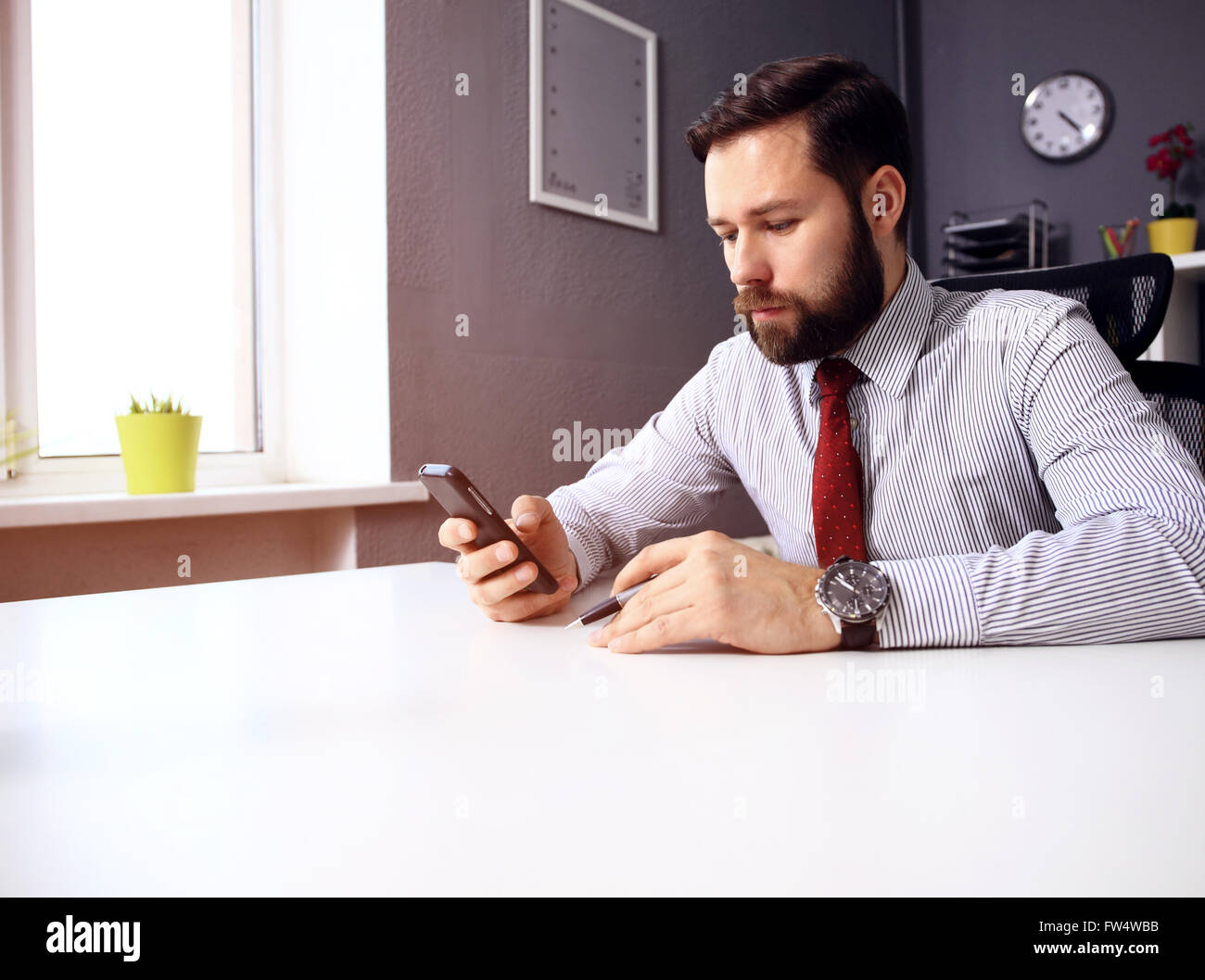 Close up of man using mobile smart phone Stock Photo - Alamy