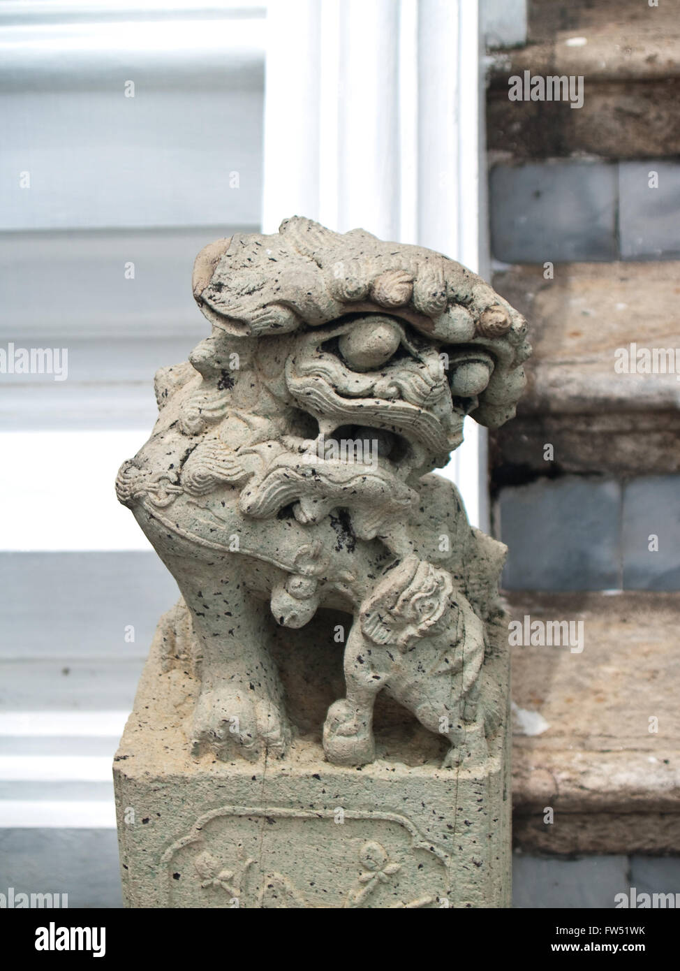 Chinese style leo statue in Temple Stock Photo - Alamy