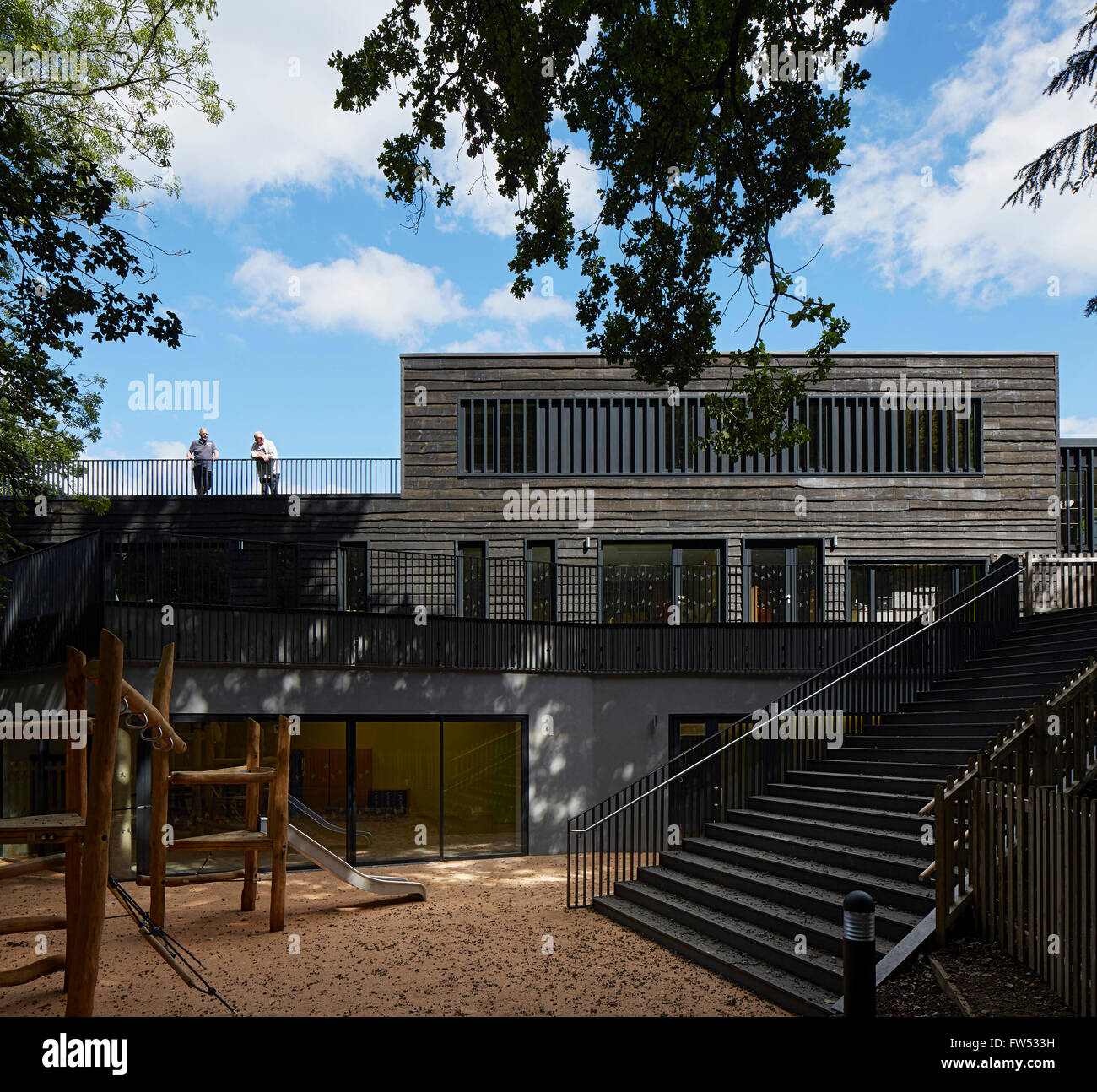 Junior school exterior hi-res stock photography and images - Alamy