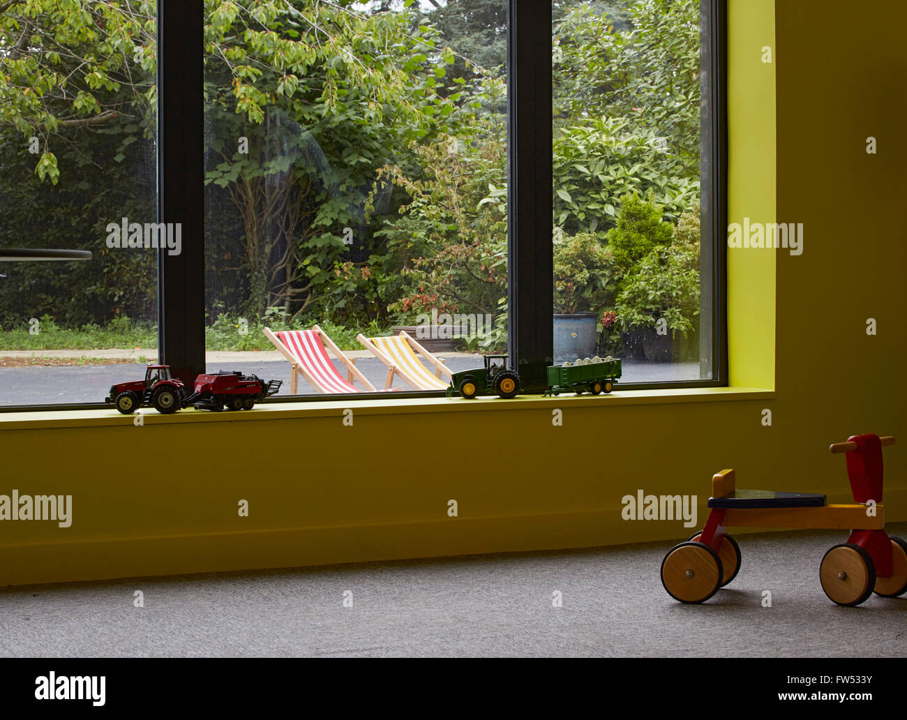 Breakout space with window view through. Davenies School, Beaconsfield ...