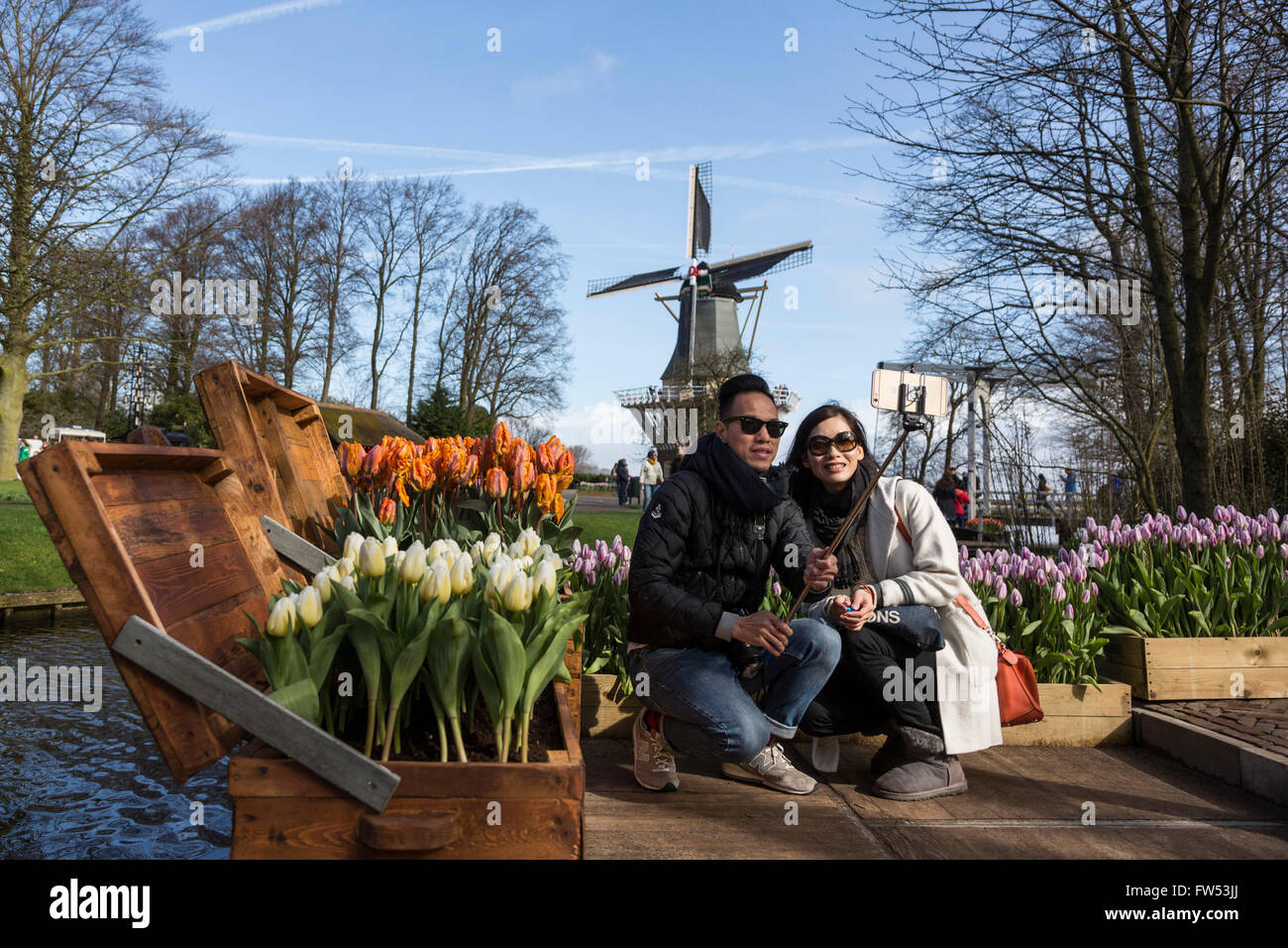 Lisse, South Holland, The Netherlands. 30 March 2016. A couple takes a ...