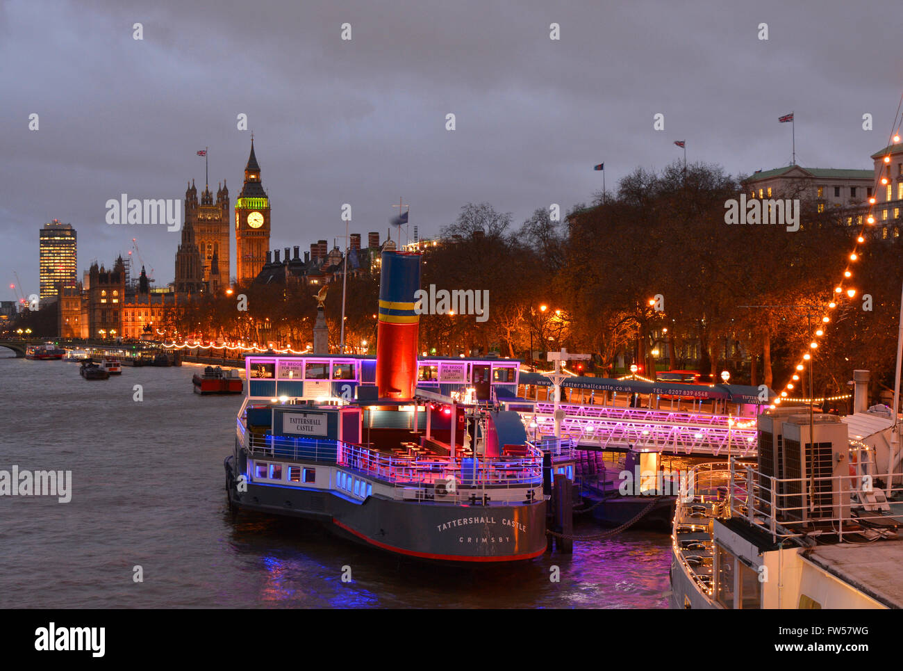 London embankment trees hi-res stock photography and images - Alamy