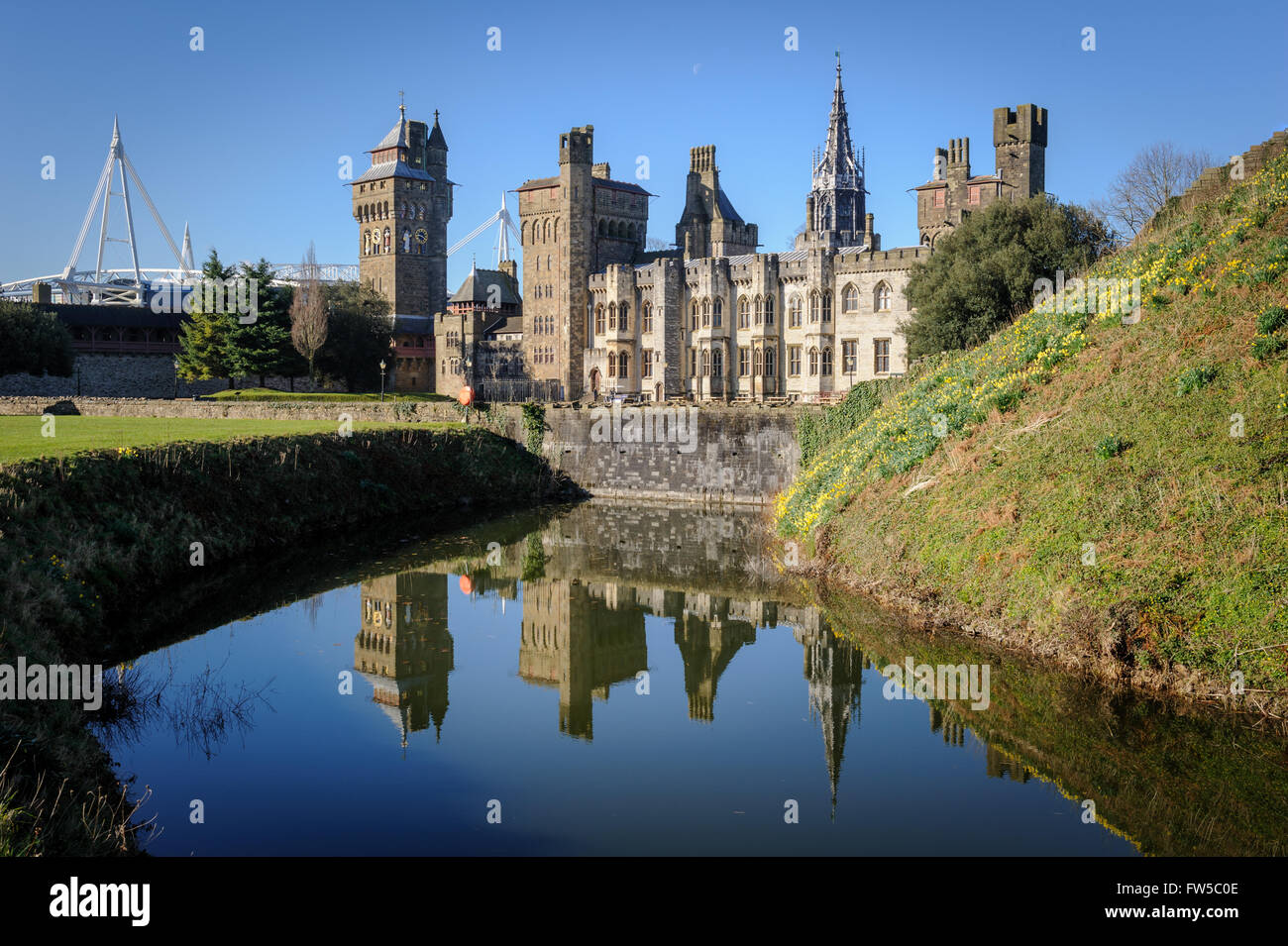 Reflection of cardiff castle hi-res stock photography and images - Alamy