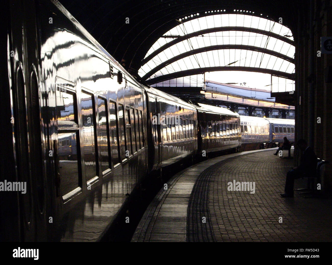 Bay station platforms hi-res stock photography and images - Alamy