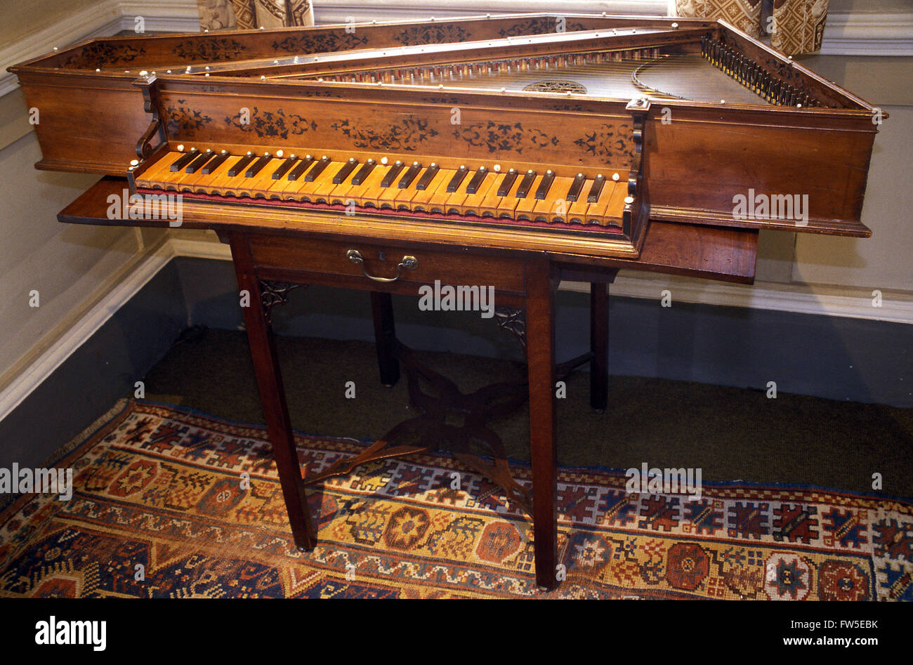 INSTRUMENTS - KEYBOARD -SPINET Italian Pentagonal Spinet by Marcus ...