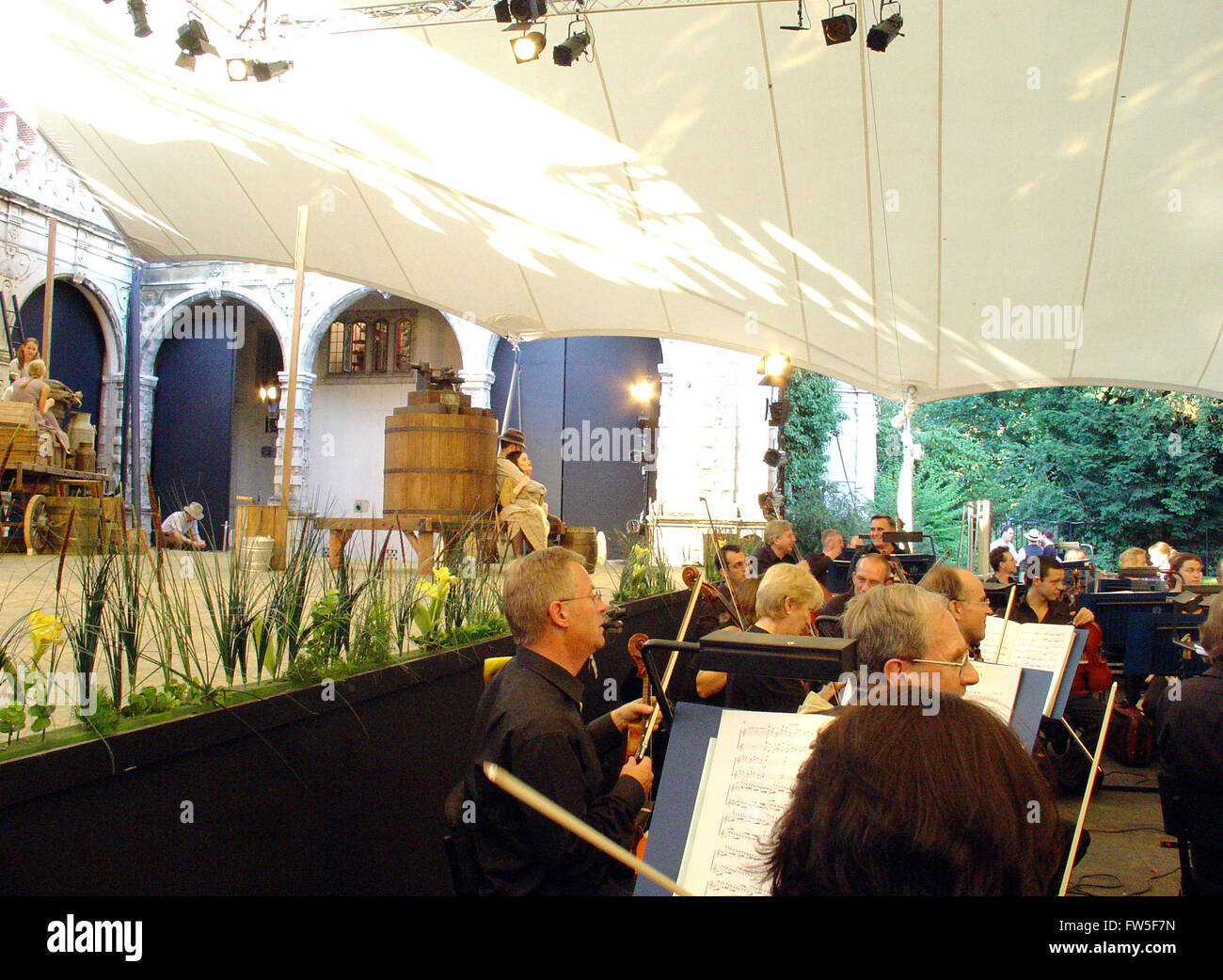 Royal philharmonic orchestra hi-res stock photography and images - Alamy