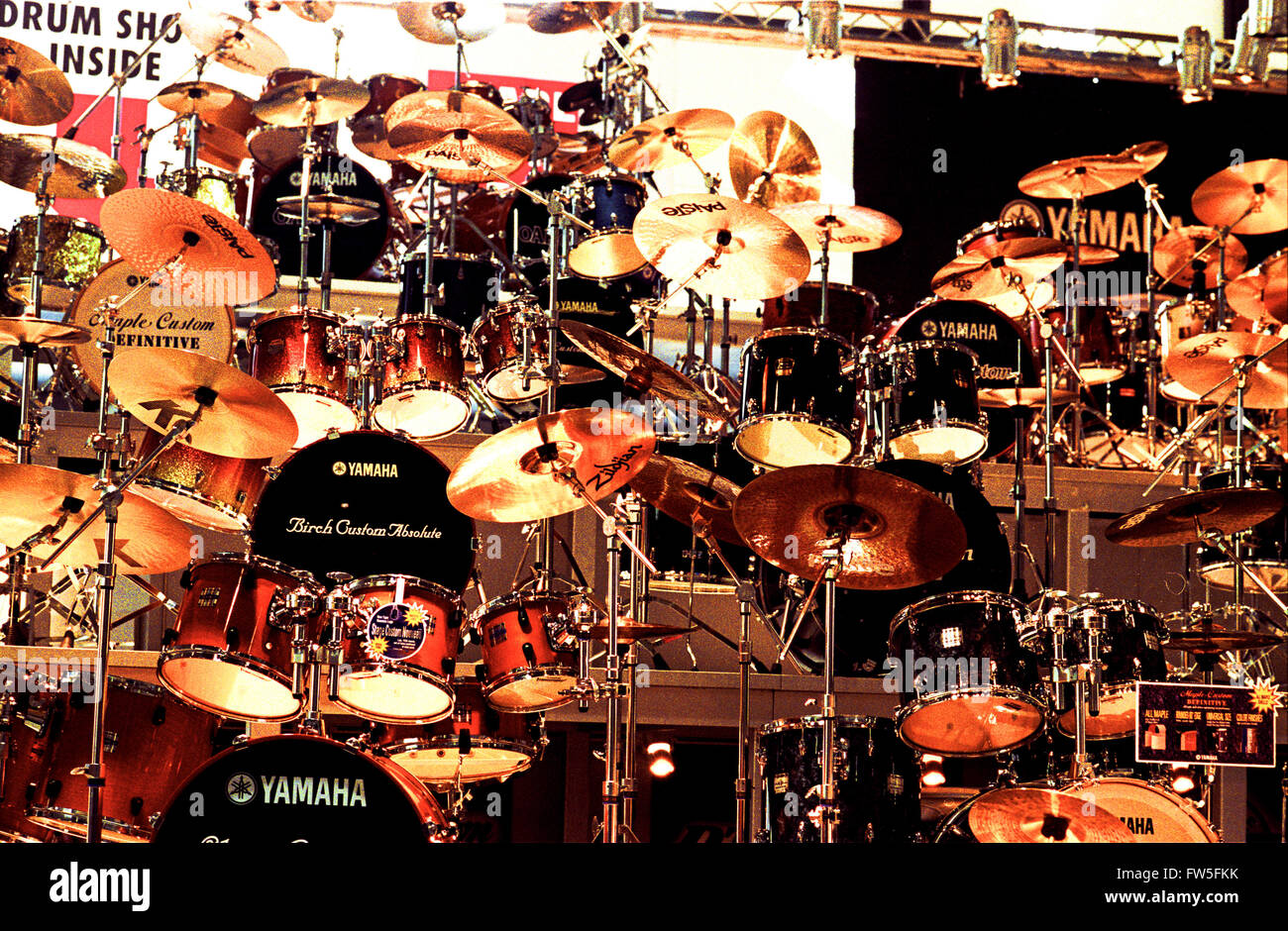Percussion cymbals hi-res stock photography and images - Alamy
