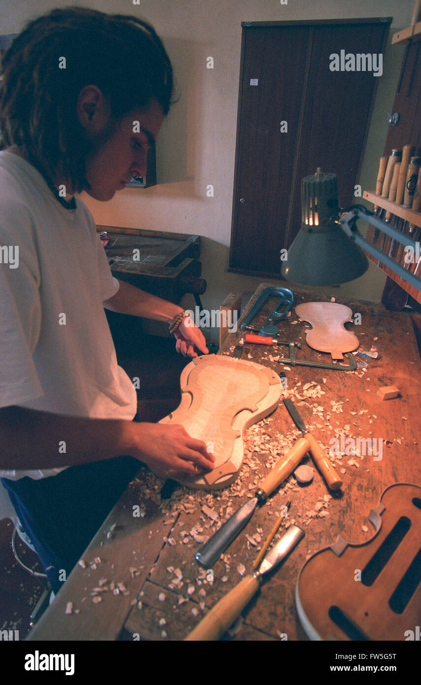 Italian violin maker hi-res stock photography and images - Alamy