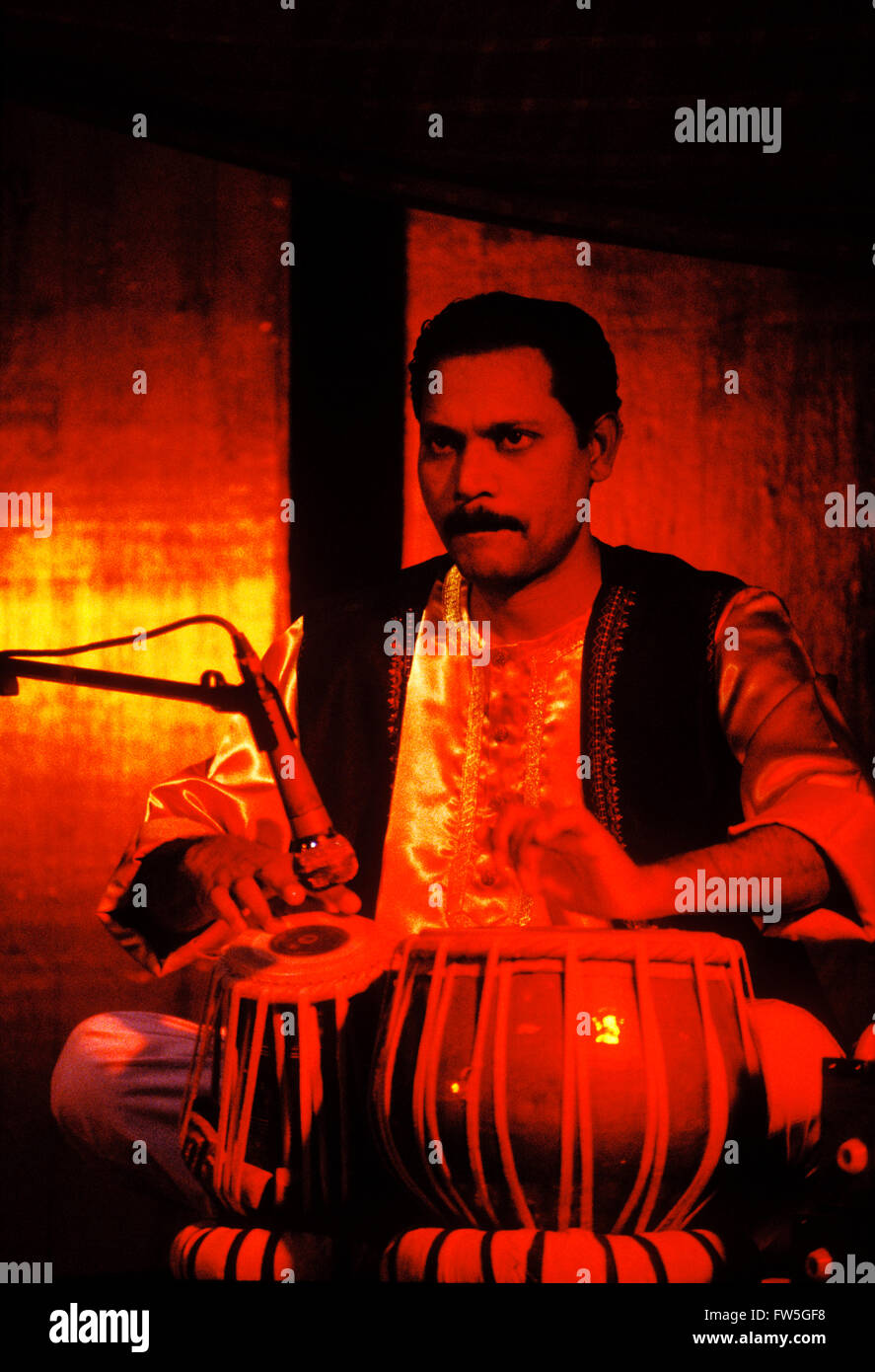 Tabla drum hi-res stock photography and images - Alamy