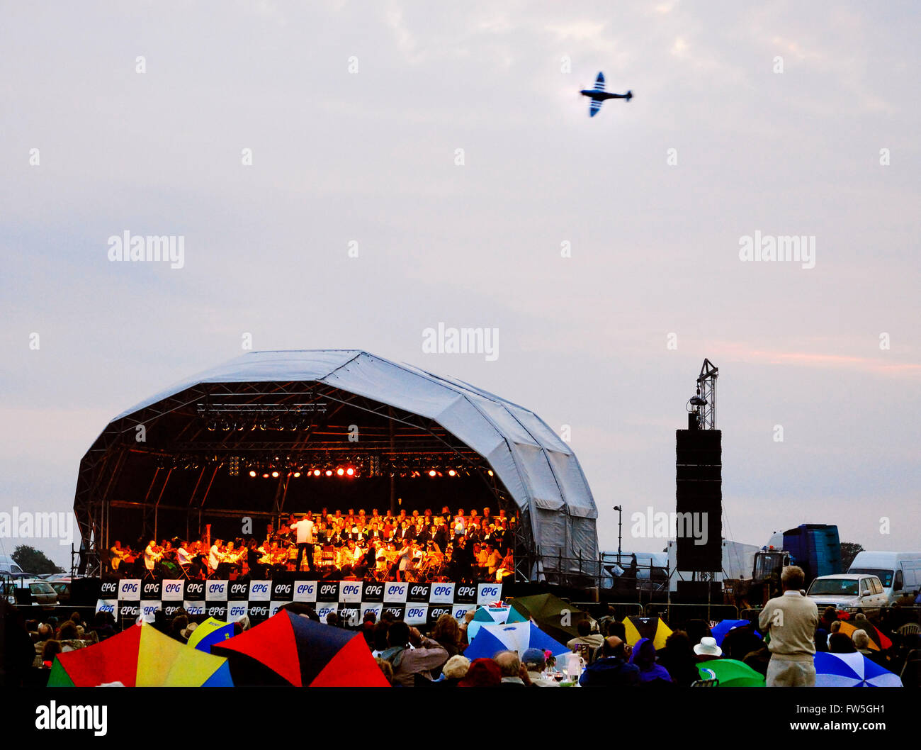 Concert stage hi-res stock photography and images - Alamy