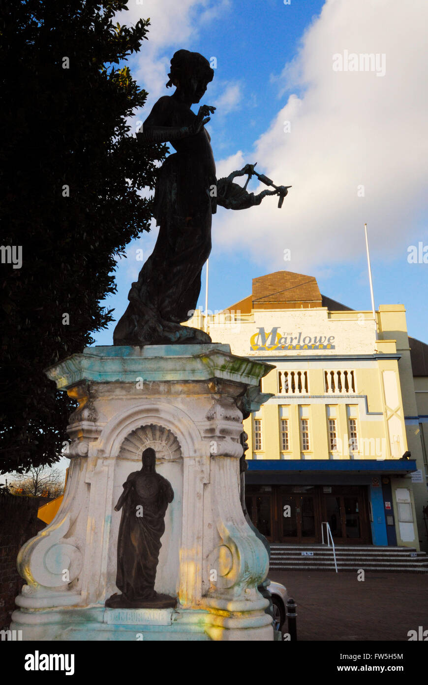 Thomas becket statue hi-res stock photography and images - Alamy