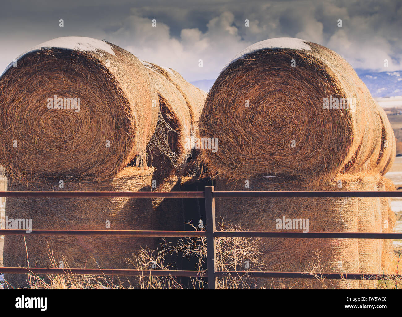 Hay stack vintage hi-res stock photography and images - Alamy