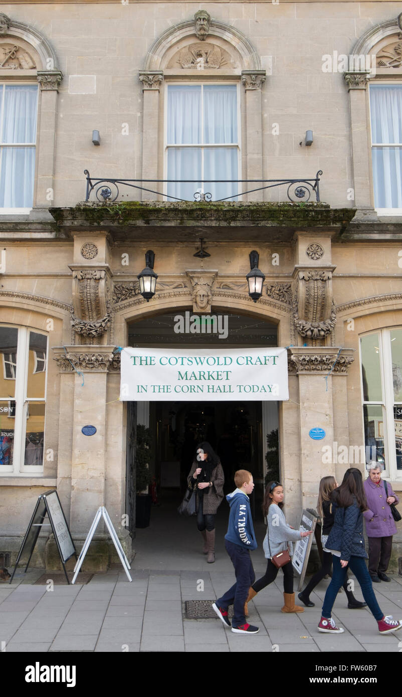 Cirencester market place uk hi-res stock photography and images - Alamy