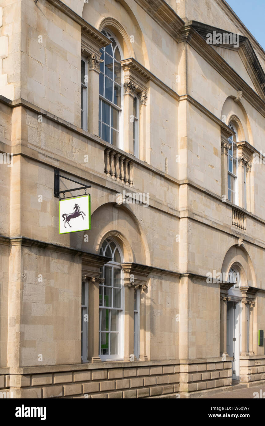 Old lloyds bank building hi-res stock photography and images - Alamy