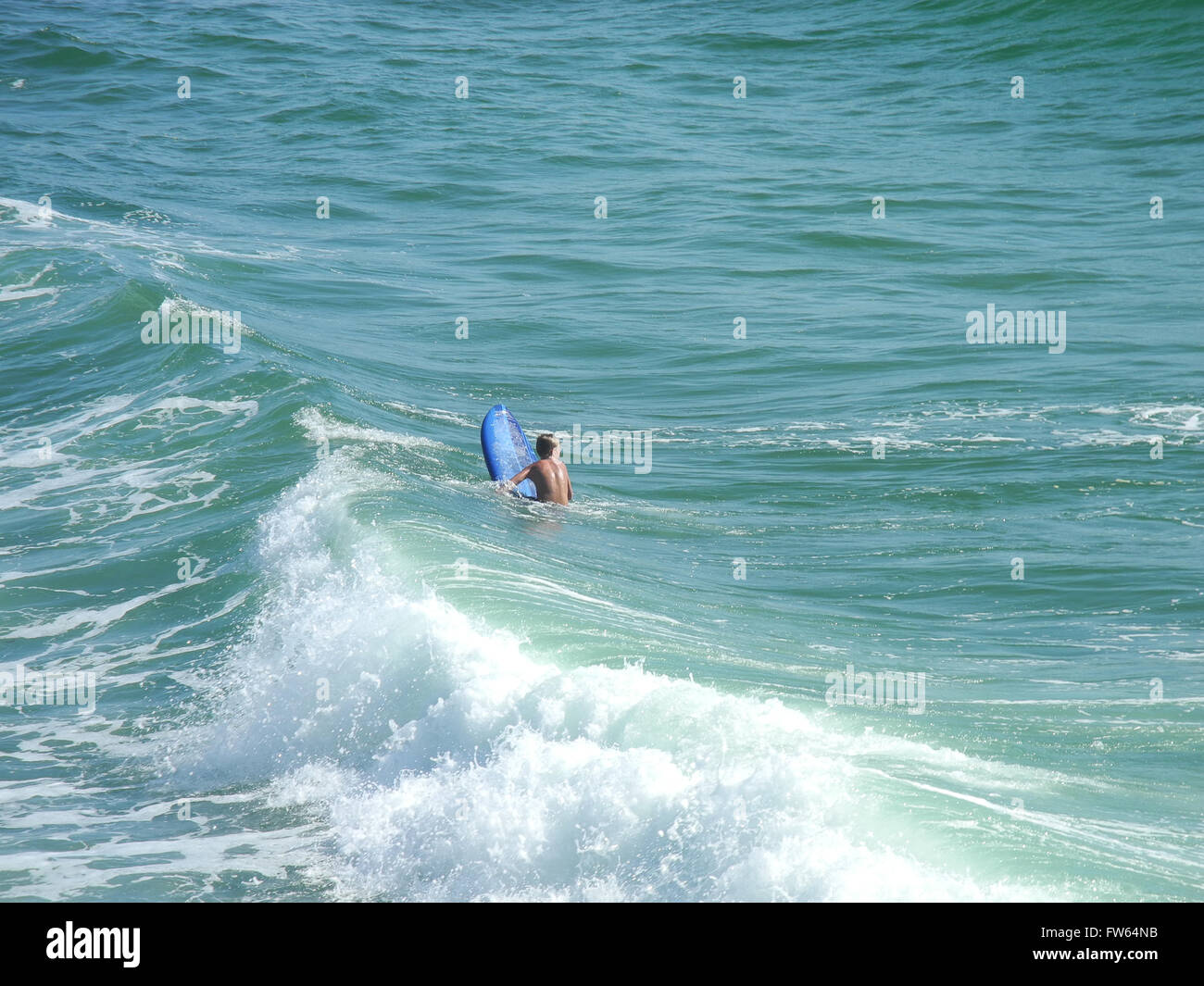 Man surf tan skin hi-res stock photography and images - Alamy