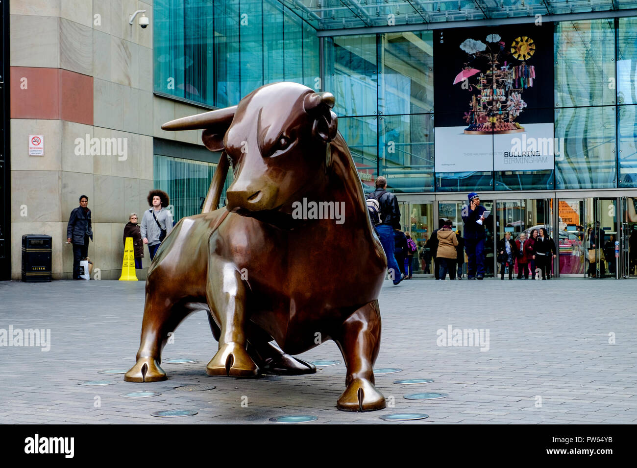 Bull statue in bullring shopping hi-res stock photography and images ...