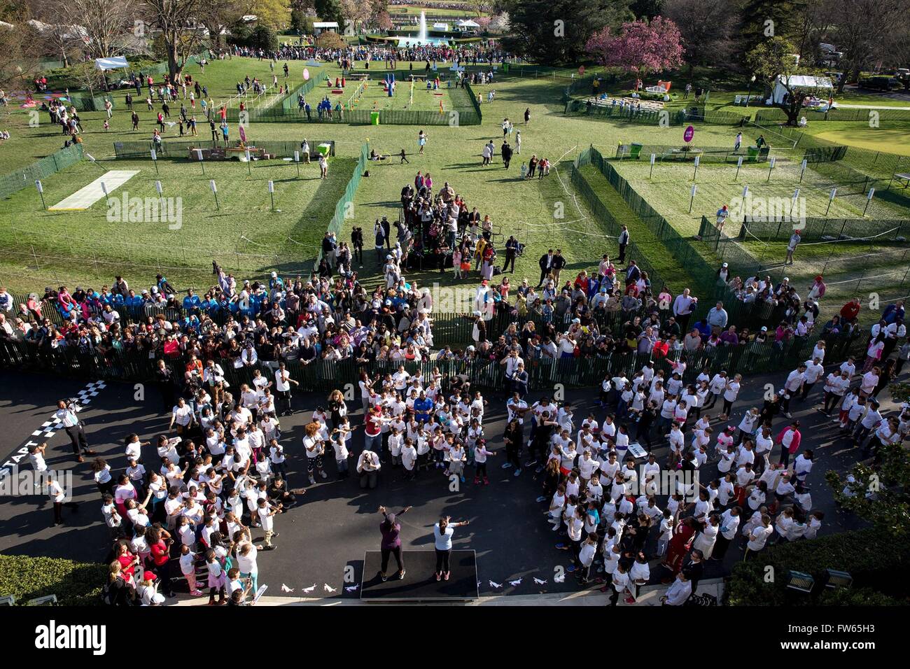 U.S First Lady Michelle Obama leads everyone in a pre-run stretch ...