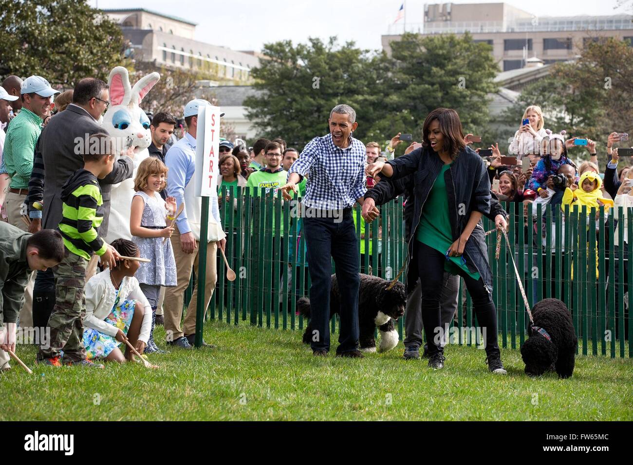 U.S President Barack Obama and First Lady Michelle Obama prepare for ...
