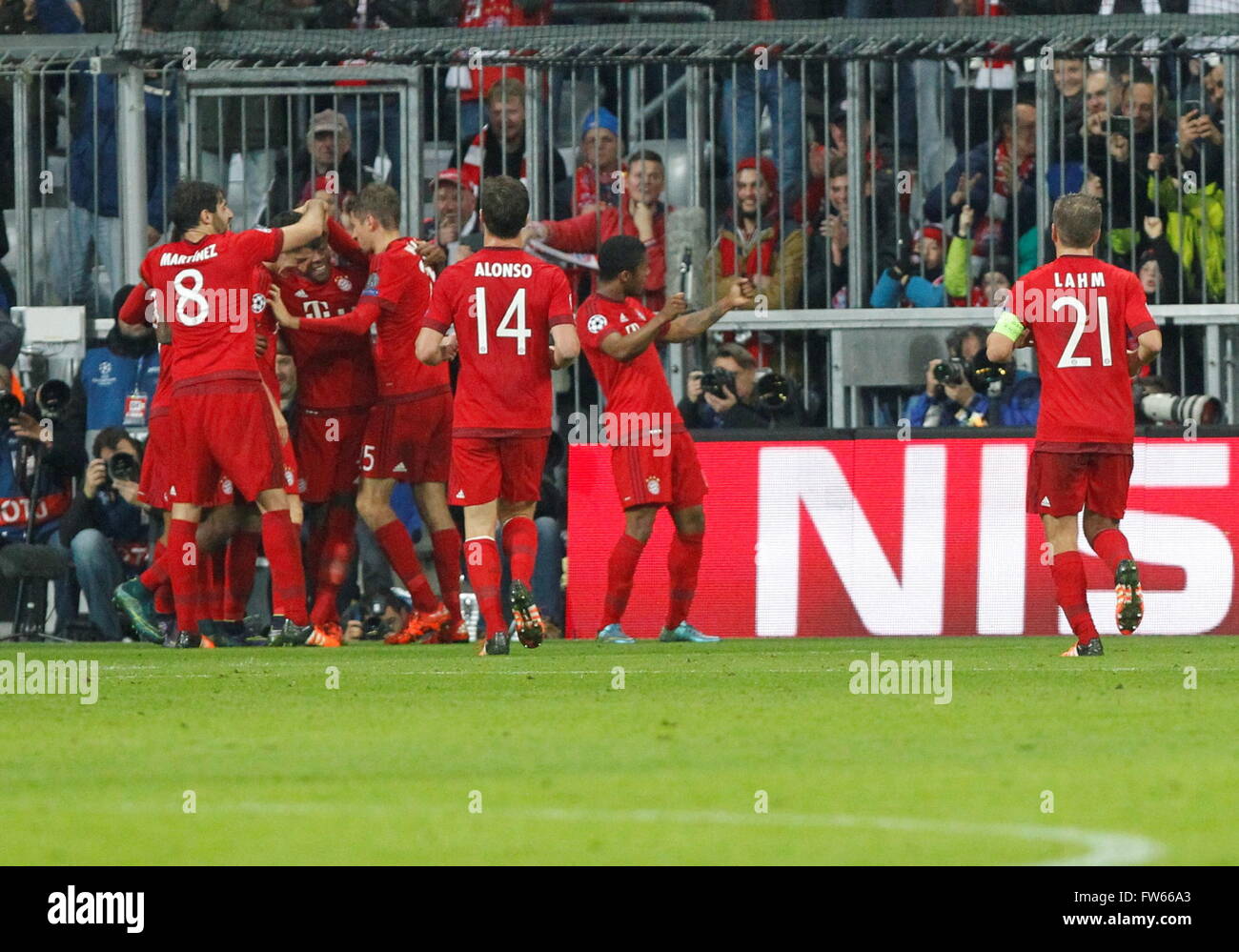 Goal David Alaba in action during the match Champions League Bayern ...