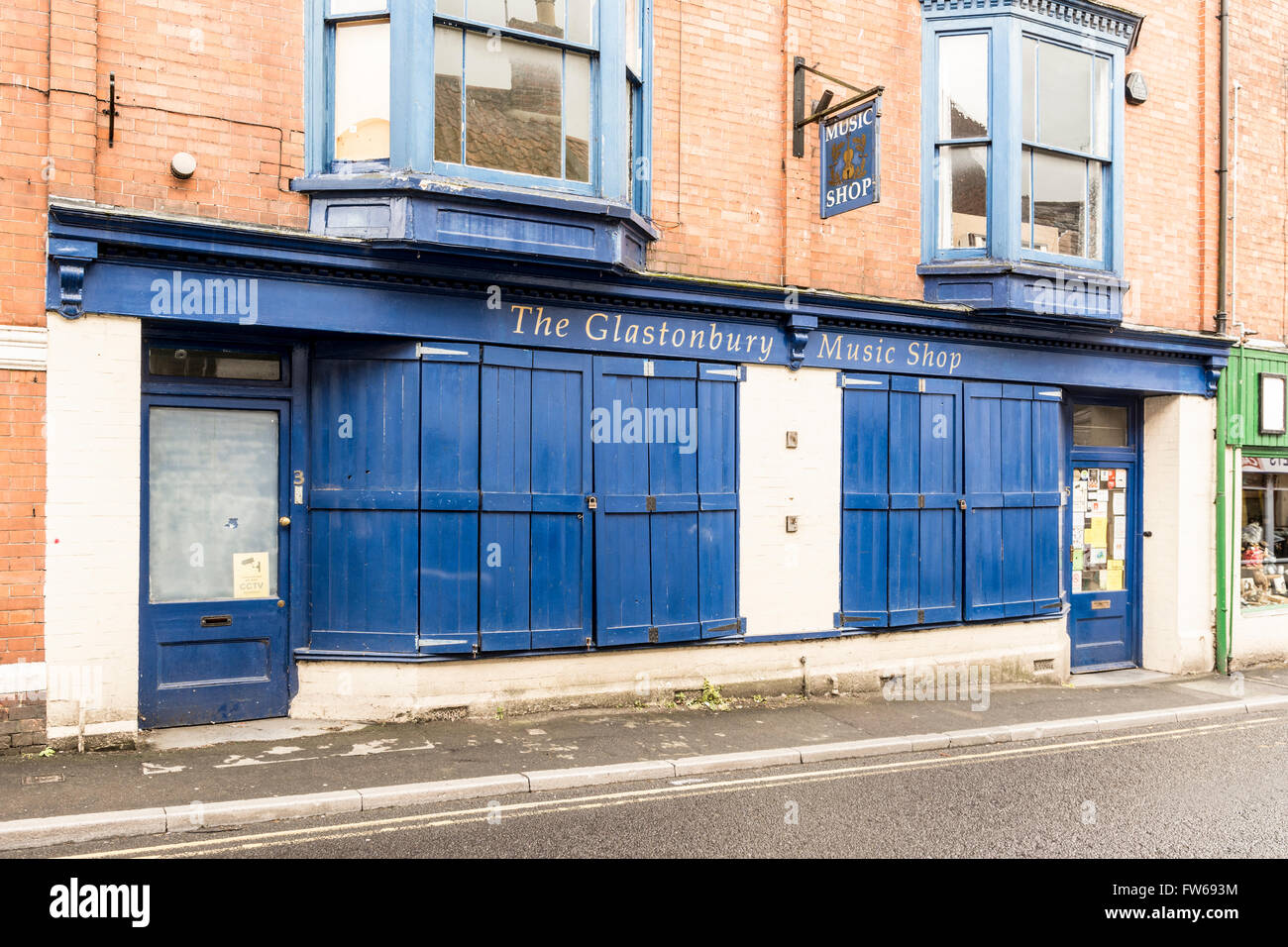 The Glastonbury Music Shop, closed & shuttered (and no longer there ...