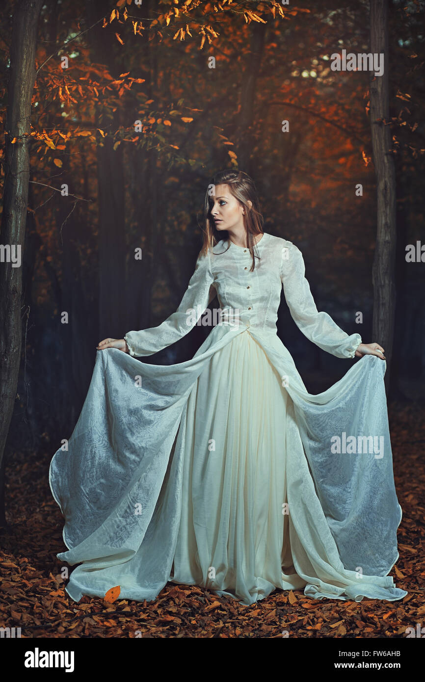 Victorian woman hi-res stock photography and images - Alamy