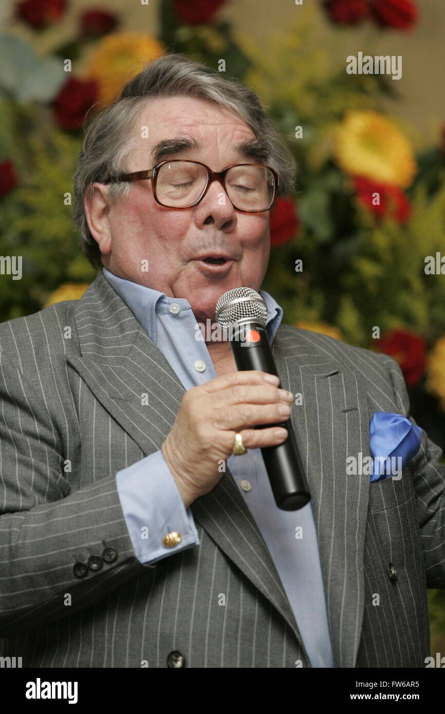 Ronnie Corbett, British comedian, entertaining an audience at an after ...