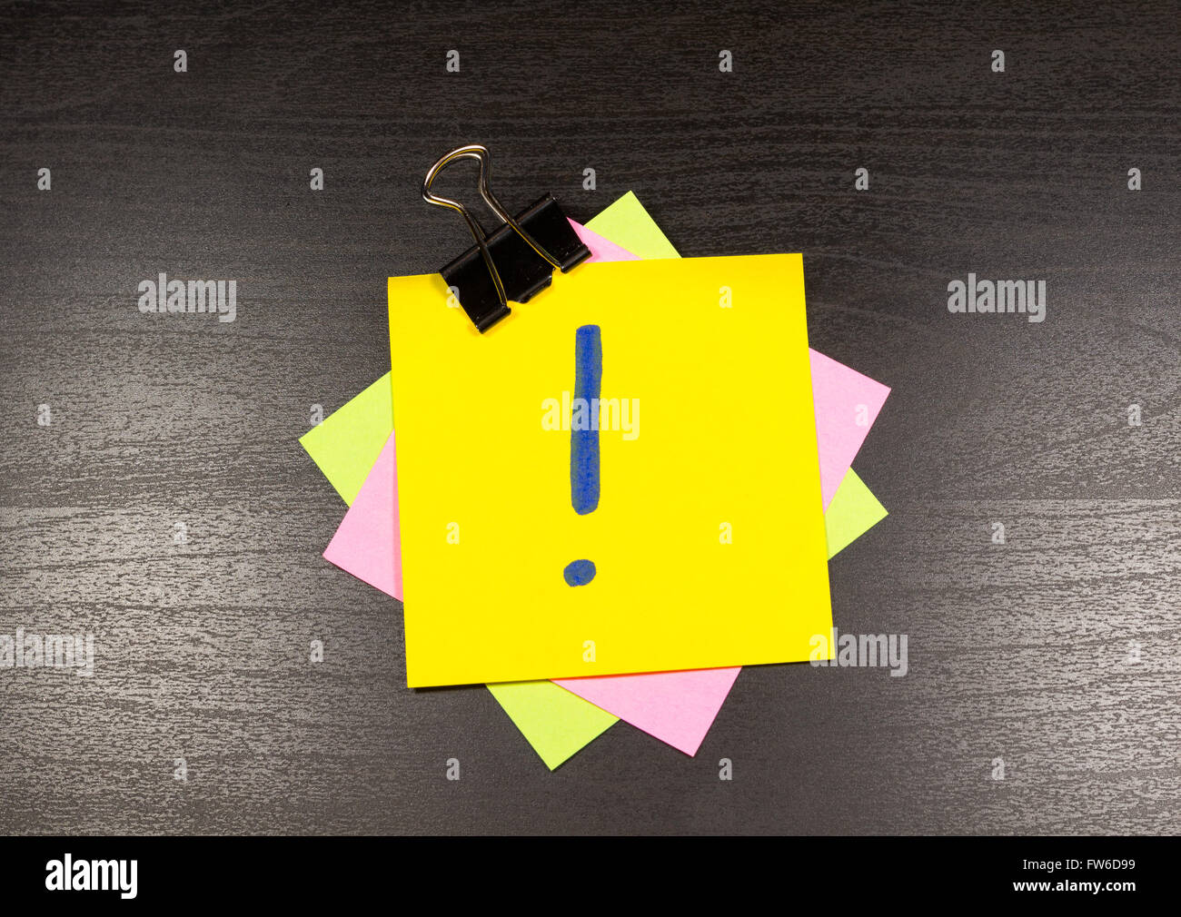 exclamation mark on a sticky note on wooden background Stock Photo - Alamy