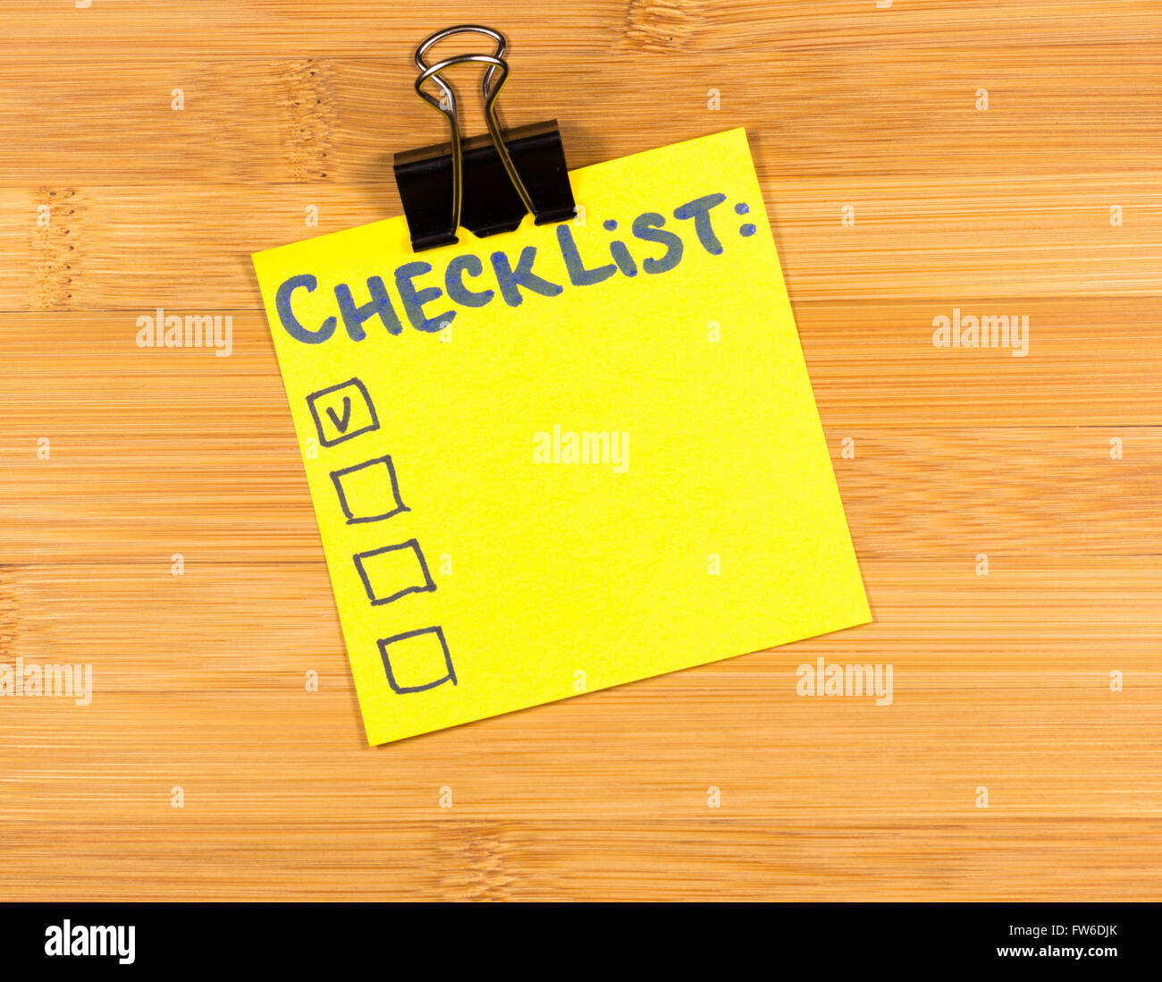 checklist sticky note on wooden background Stock Photo - Alamy