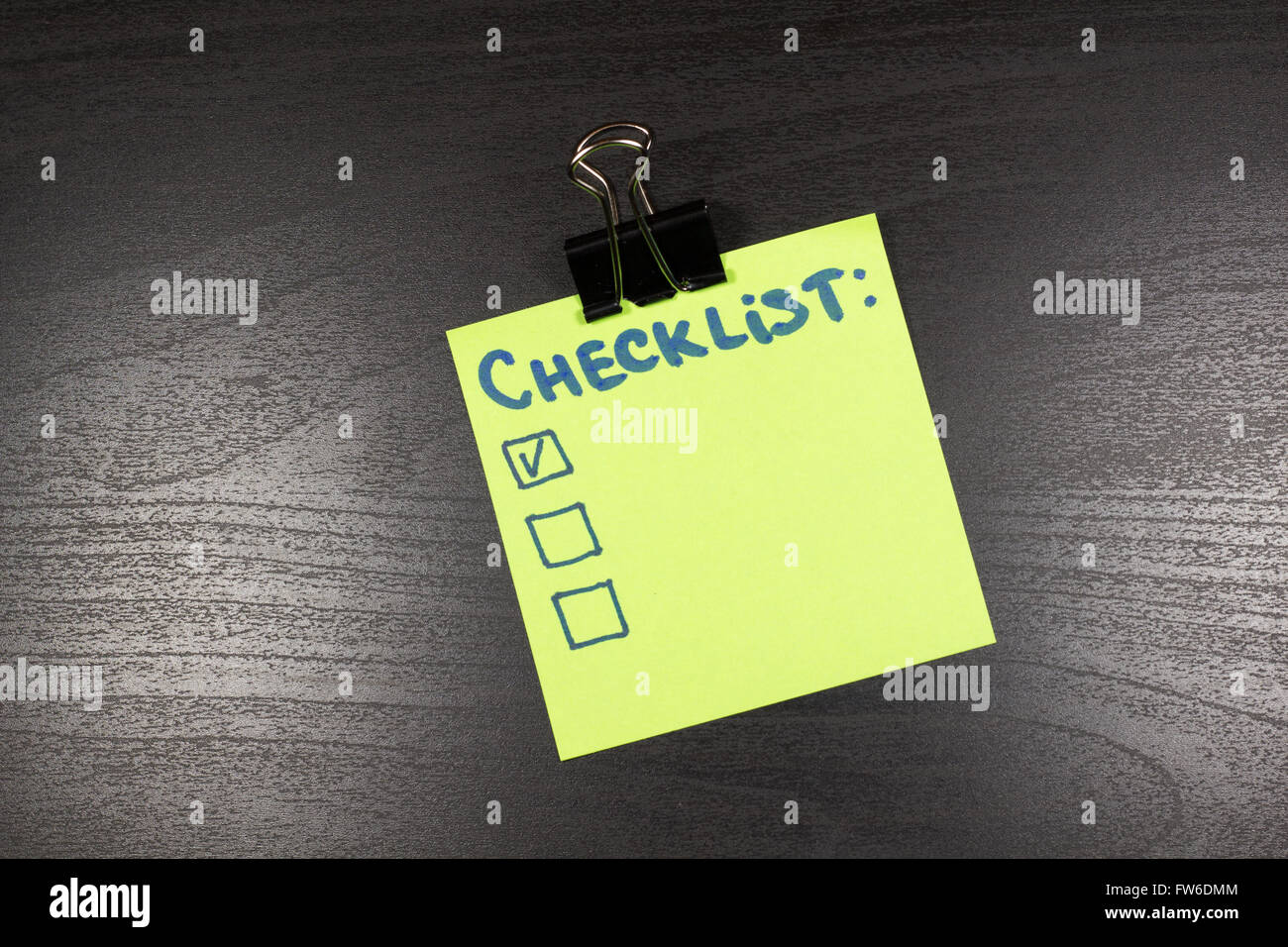 checklist sticky note on wooden background Stock Photo - Alamy