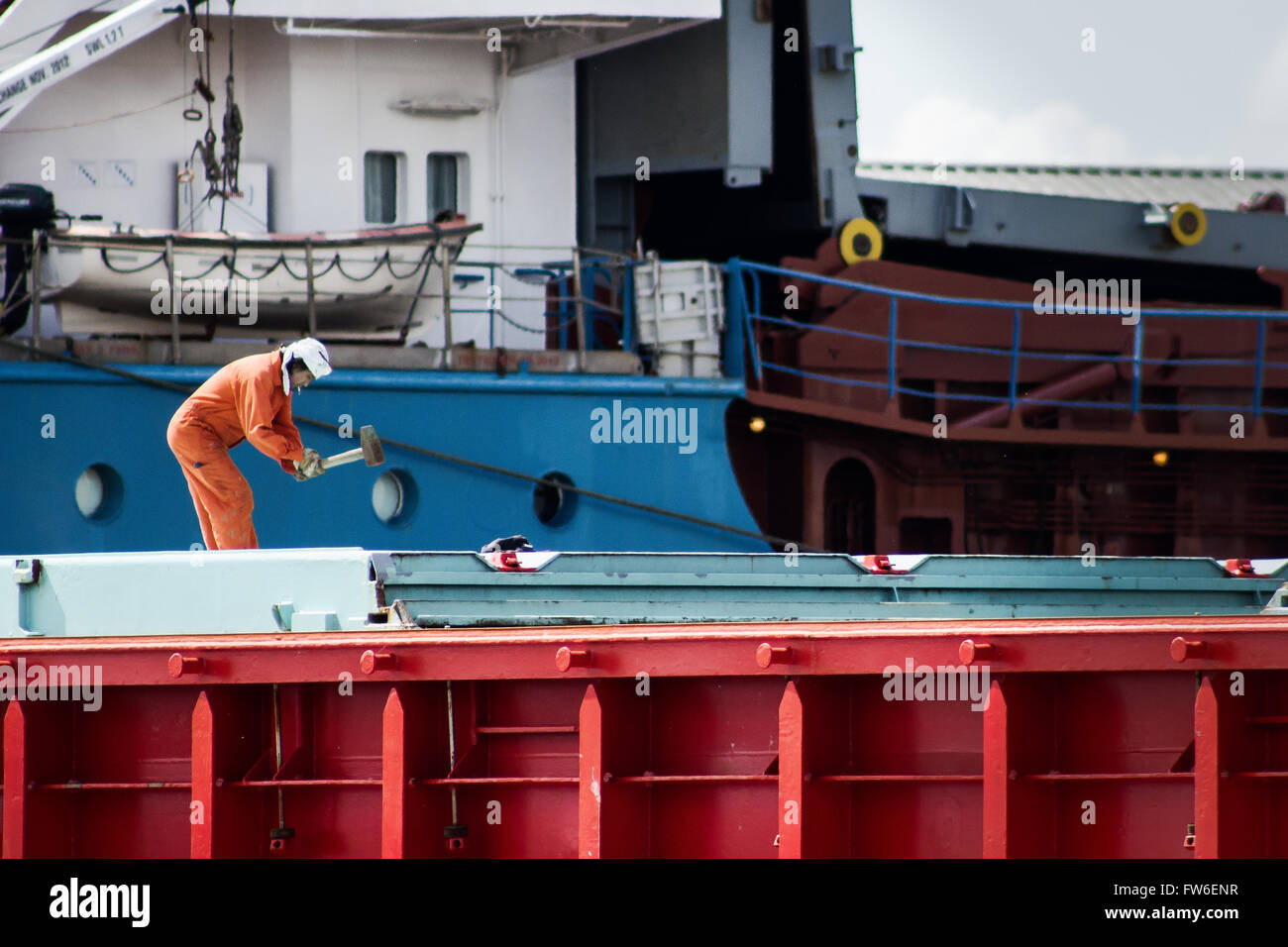 Sailor on ship painting hi-res stock photography and images - Alamy