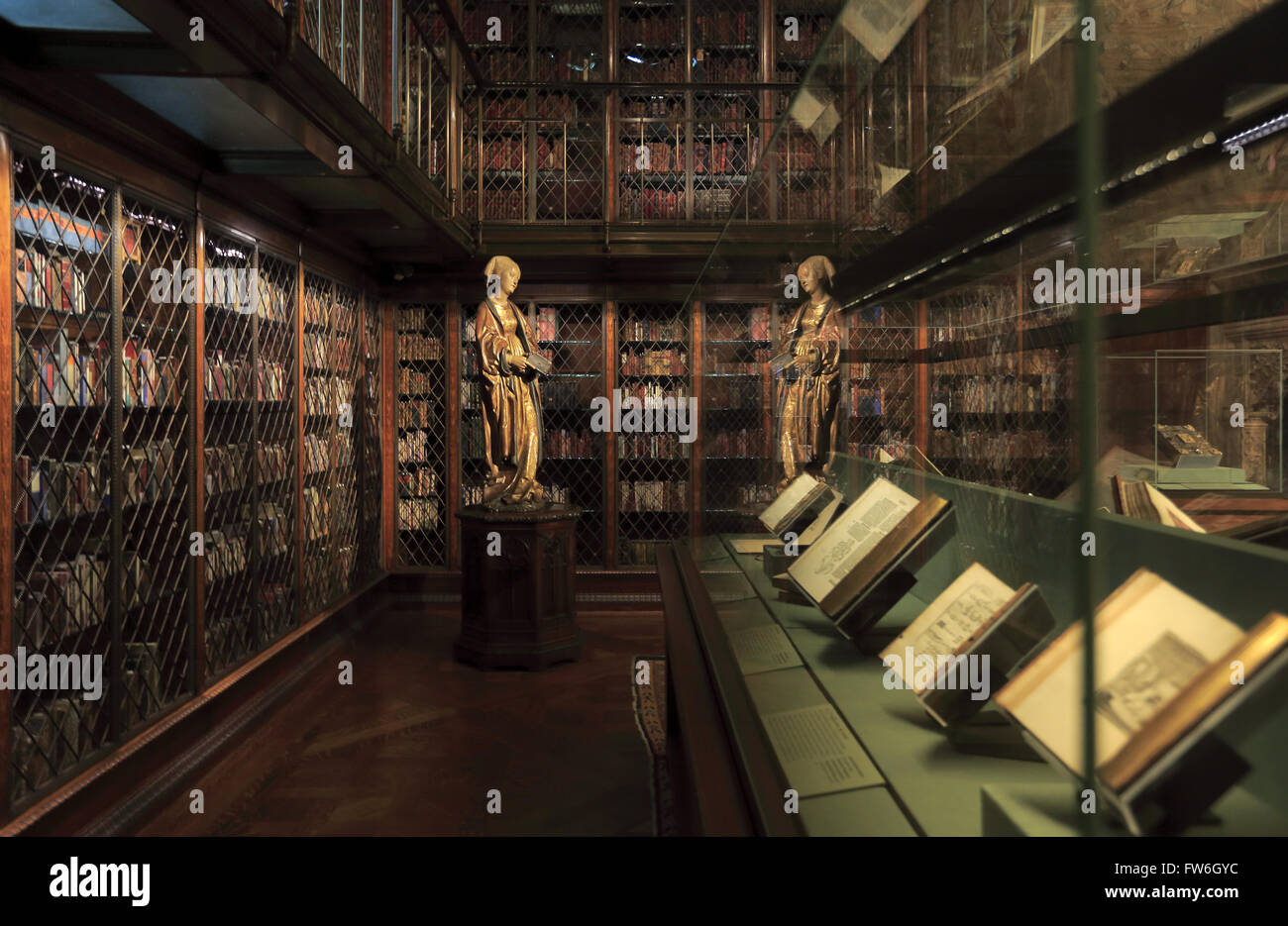 The historic Mr.Morgan's Library with St. Elizabeth's statue in the ...