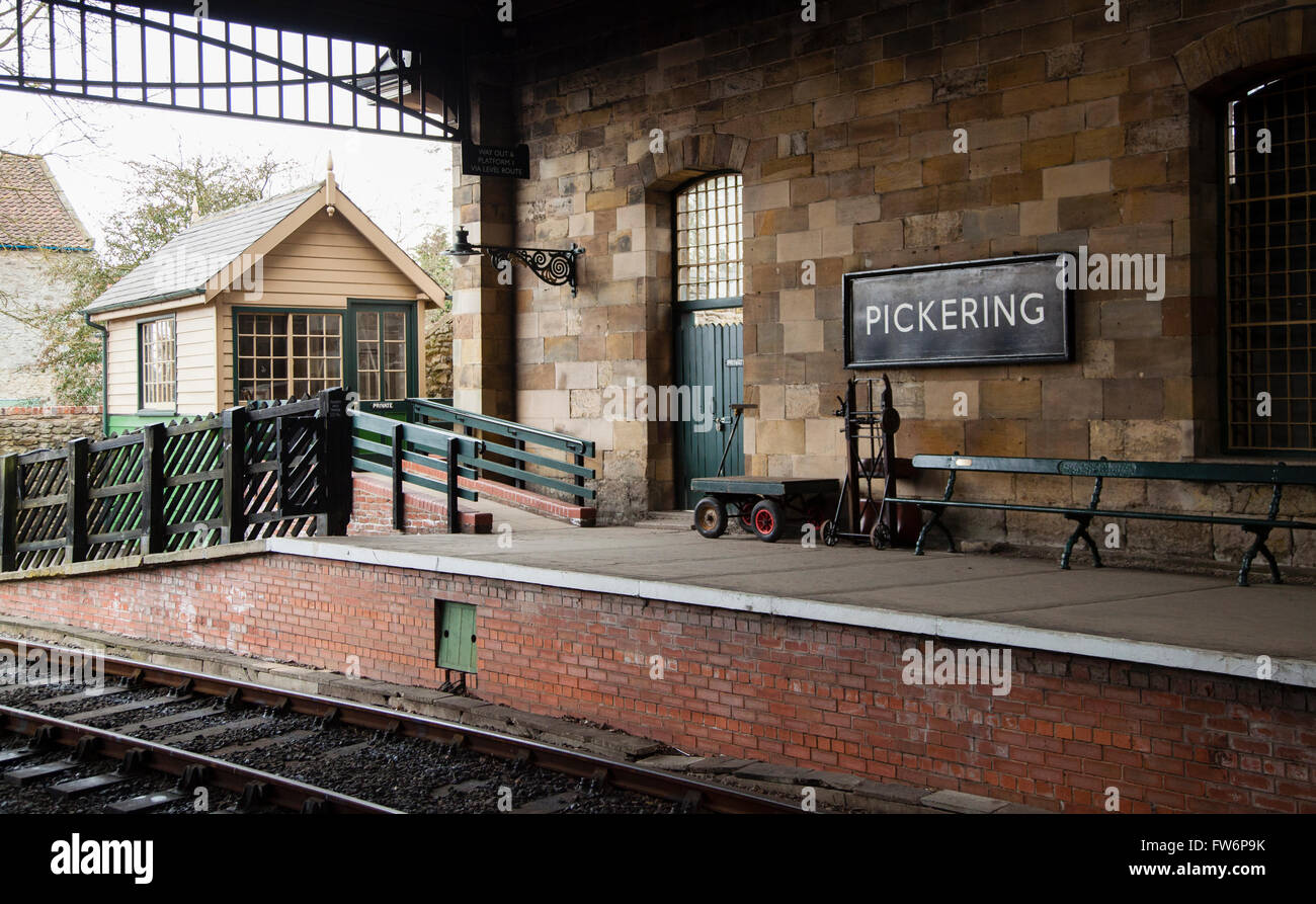 Pickering station platform Stock Photo - Alamy