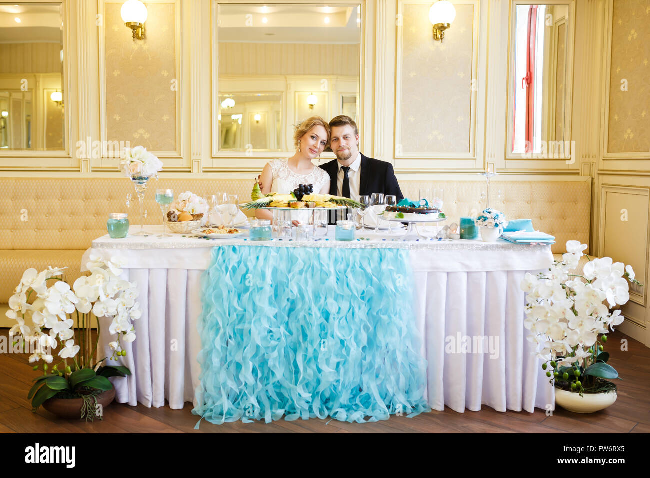 Wedding table bride groom hi-res stock photography and images - Alamy