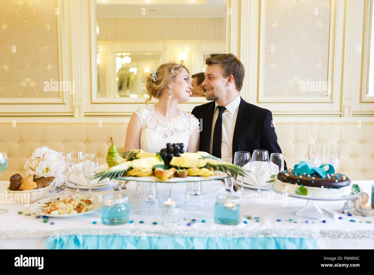 Wedding table bride groom hi-res stock photography and images - Alamy