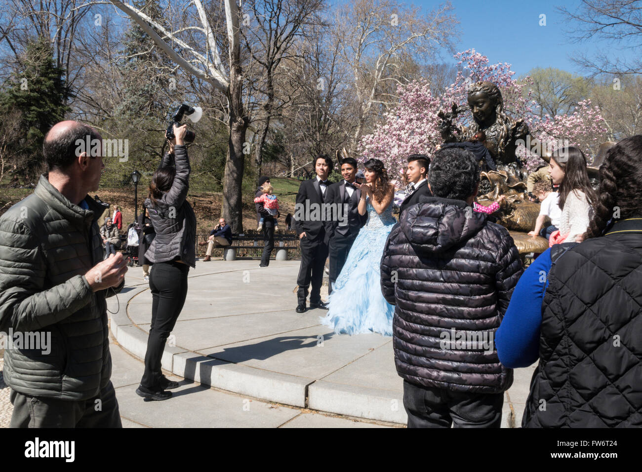 Bridal party hi-res stock photography and images - Alamy