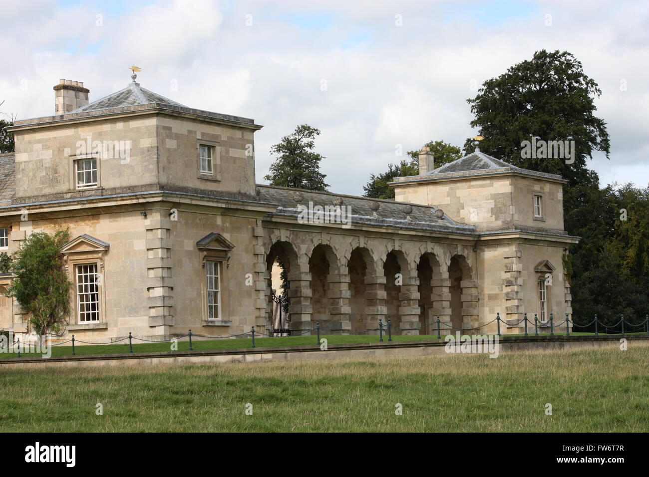 Stone stable block hi-res stock photography and images - Alamy