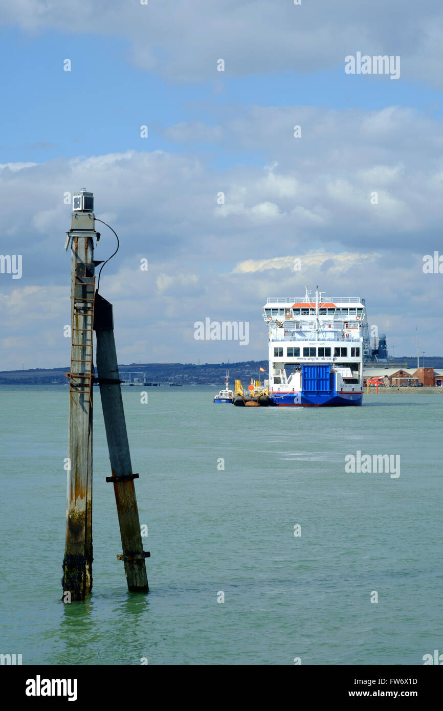 Old solent ferry hi-res stock photography and images - Alamy