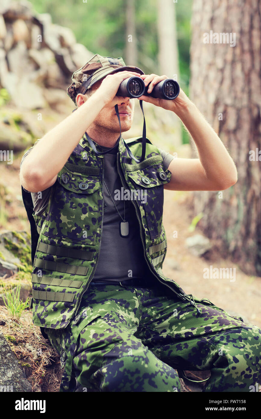 Soldier looking for enemy hi-res stock photography and images - Alamy