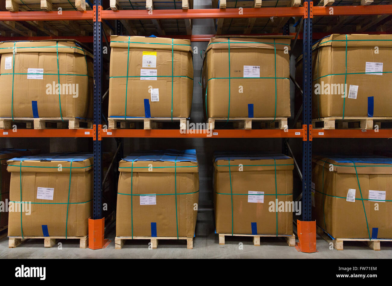 cargo boxes storing at warehouse shelves Stock Photo - Alamy